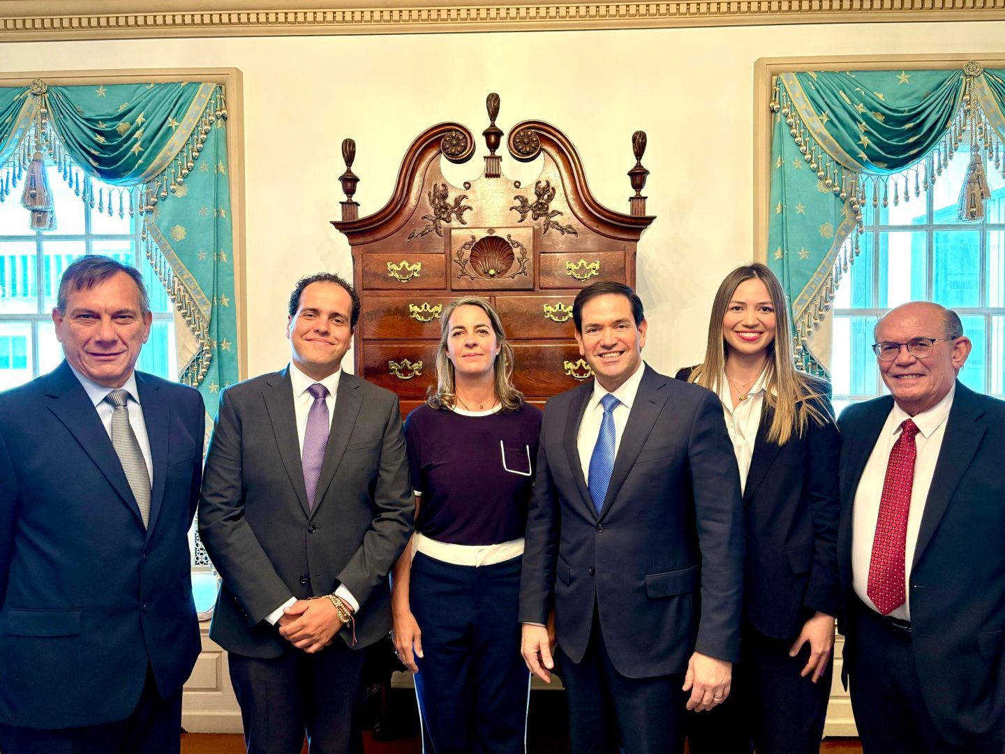 Marco Rubio tras reunión con equipo de MCM: "Su valentía inspira"